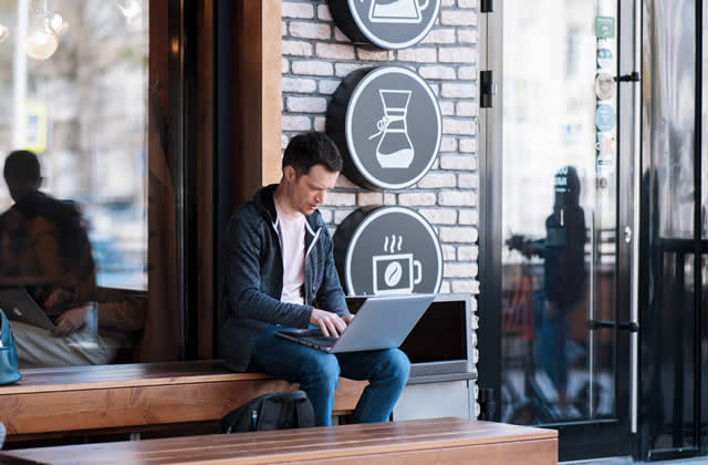The Pros and Cons of Working Part-Time in College | SayCampusLife ...