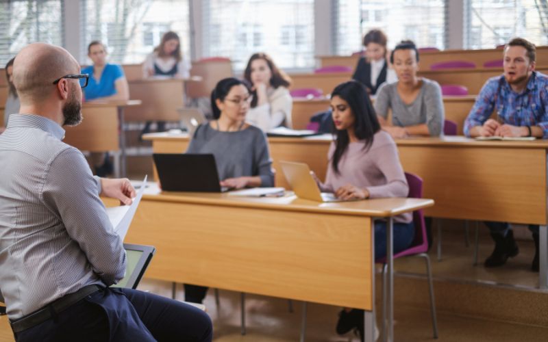 A Guide to Success When Navigating a Job and College Classes ...