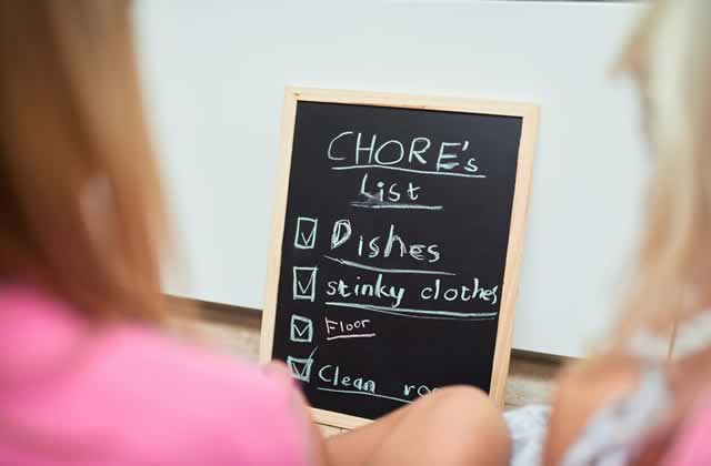 The Ultimate Guide to Mastering College Apartment Chores with Roommates ...