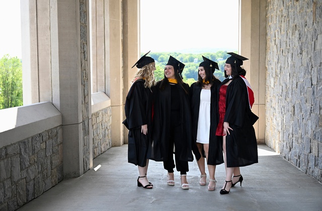 What Do You Wear to a Graduation Ceremony? | SayCampusLife: Campus News ...